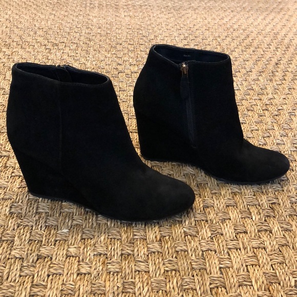 Dolce Vita | Shoes | Dolce Vita Black Suede Wedge Booties 85 | Poshmark